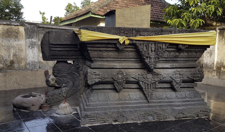 Sejarah Petilasan Tribuana Tungga Dewi Peninggalan Kerajaan Majapahit ...